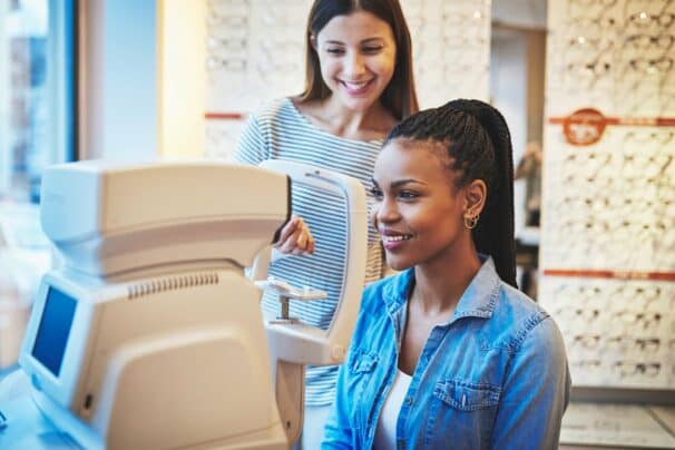 Infos rund um den Beruf und die Ausbildung zum Augenoptiker | be ...